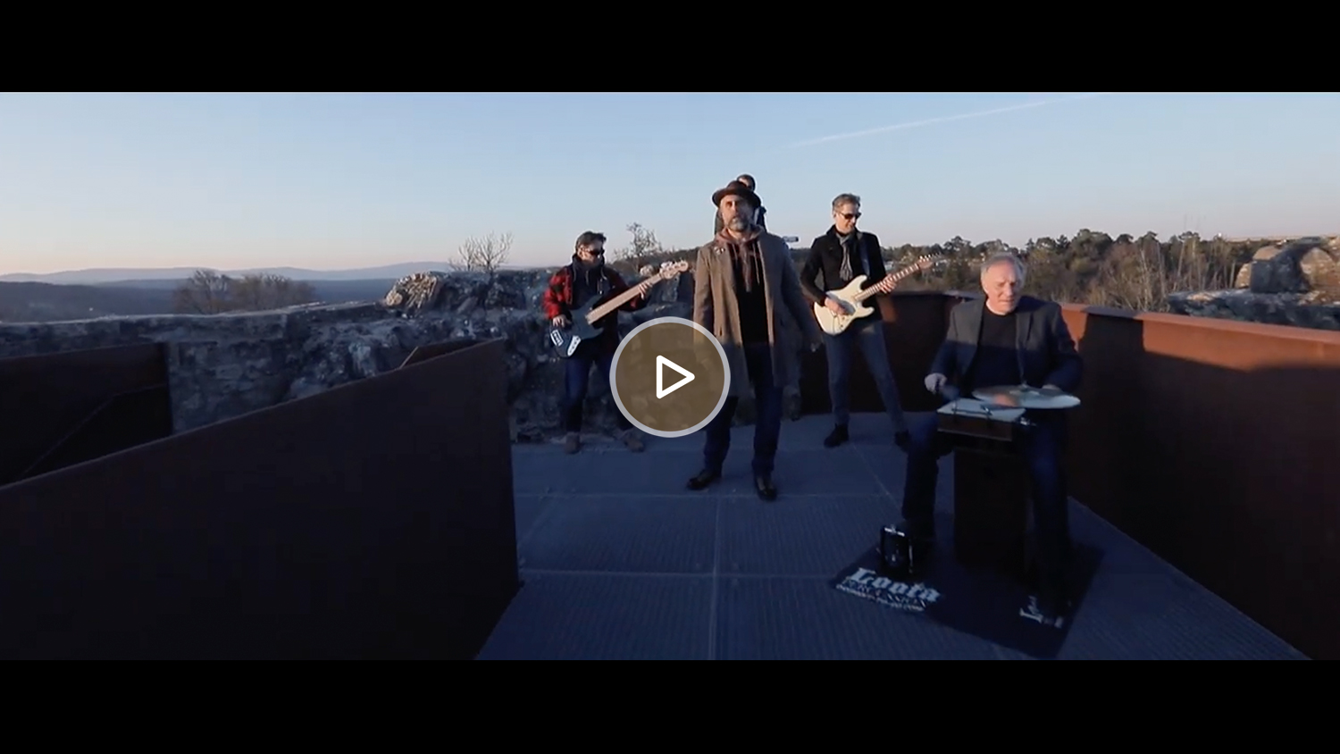 On Stage | Jerry James